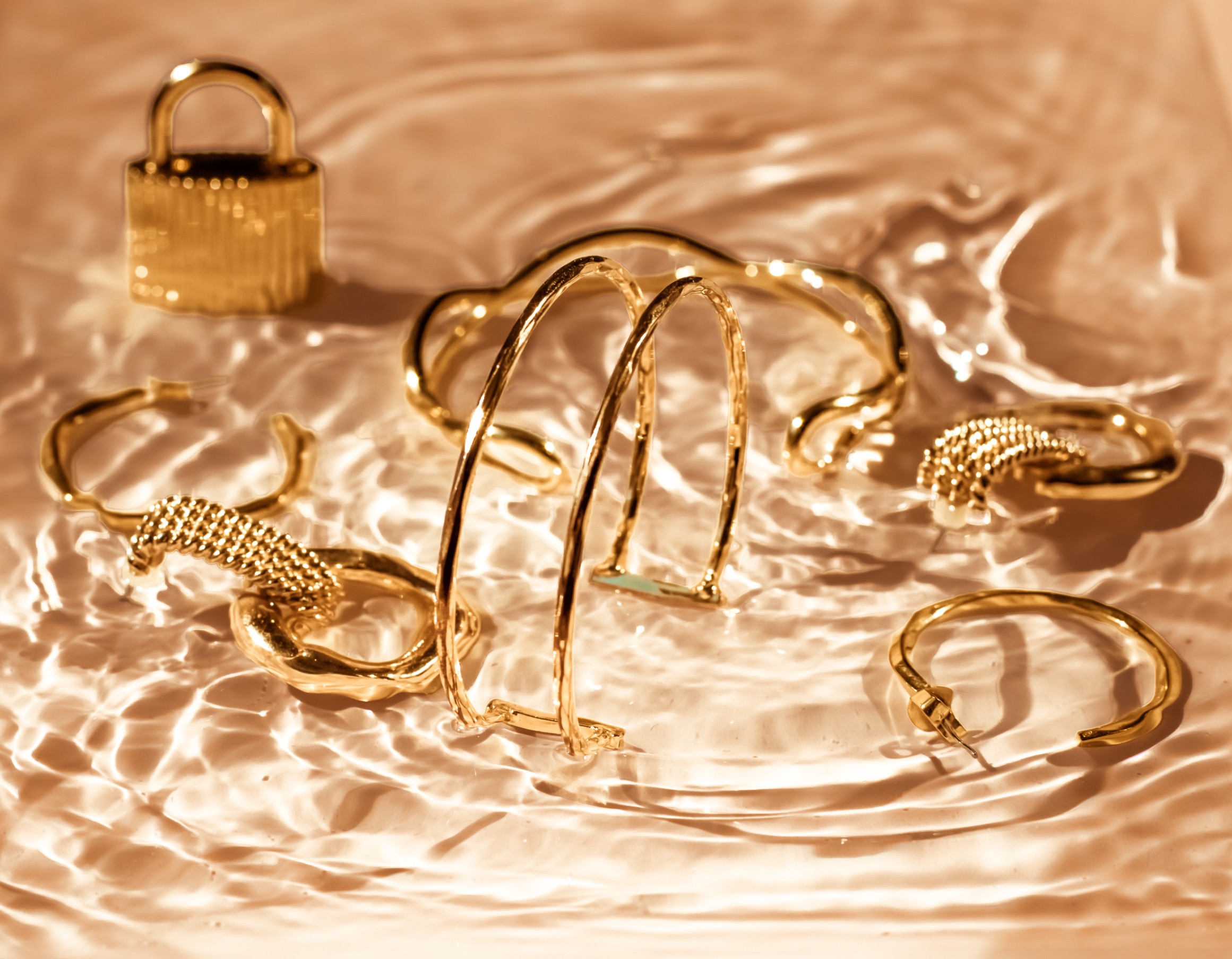 How to Clean Gold Jewelry at Home: Make It Look Like New Again - Diamond101