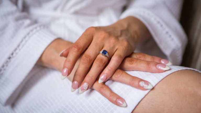 Can You Test a Sapphire With a Diamond Tester? - Diamond101