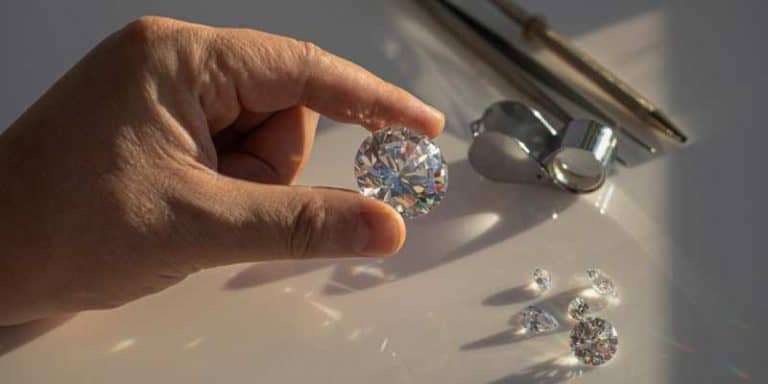 Can Ultraviolet (UV) Light Destroy A Diamond? - Diamond101