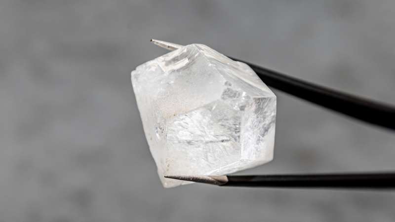 Can You Travel With Uncut Diamonds? Let’s Take a Look! - Diamond101