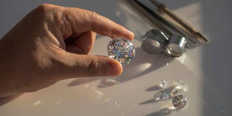How Should A Diamond Look In Sunlight? - Diamond101