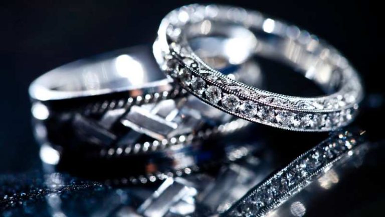 Diamond Vs. Platinum: Comparison Guide - Diamond101