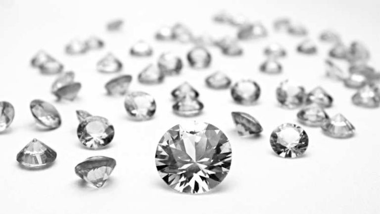 Diamond Vs. White Sapphire: Comparison Guide - Diamond101