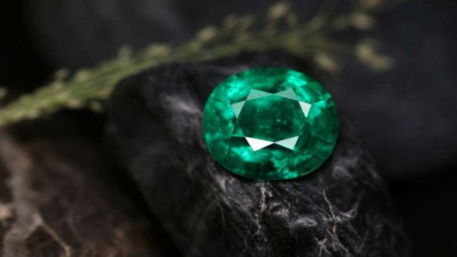 Diamonds Vs. Emeralds: What Is the Best Choice for You? - Diamond101