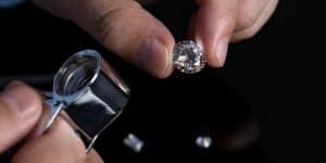 Do Diamonds Refract Light? - Diamond101