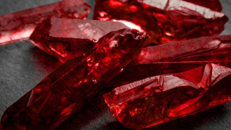 Red Diamonds: Everything You Need to Know - Diamond101
