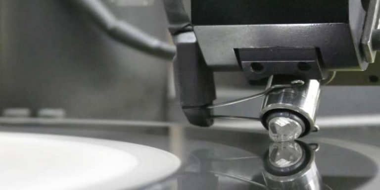 Do Diamonds Refract Light? - Diamond101