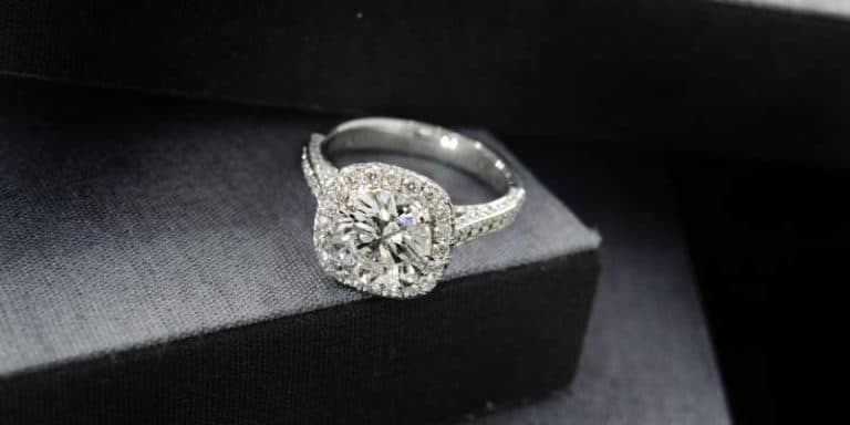 Can A Diamond Break In Half? - Diamond101