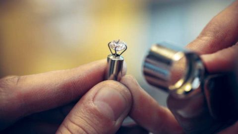 How Much Force Does It Take To Break A Diamond? - Diamond101