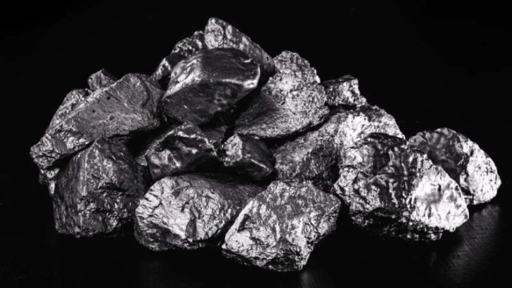 Diamond Vs. Platinum: Comparison Guide - Diamond101