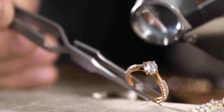 4 Prong Vs. 6 Prong: Which Diamond Ring Setting Is Better? - Diamond101