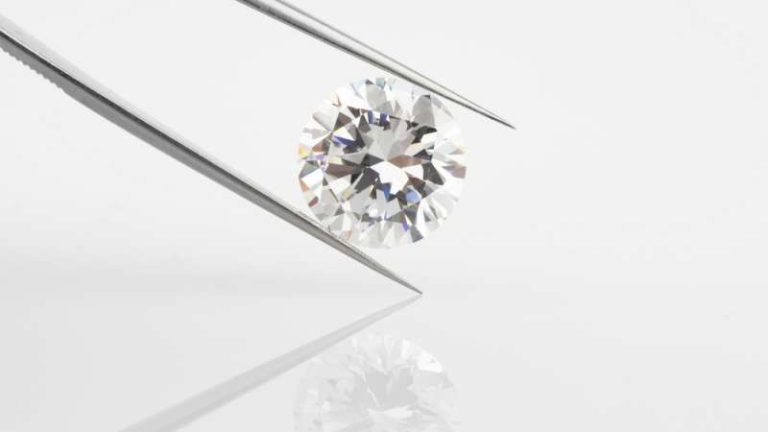Diamond Facets: What Are Facets on a Diamond? - Diamond101