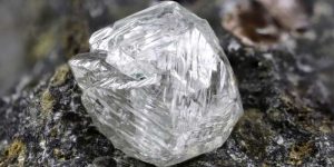 White Topaz Vs. Diamond: Comparison Guide - Diamond101