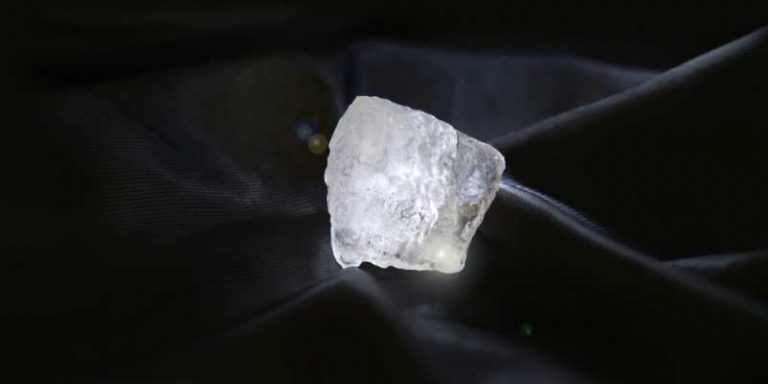 What Do Diamonds Look Like When They Are Found? - Diamond101