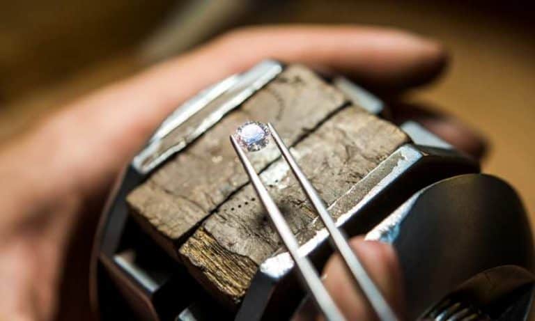 Do Real Diamonds Shine In The Dark? - Diamond101