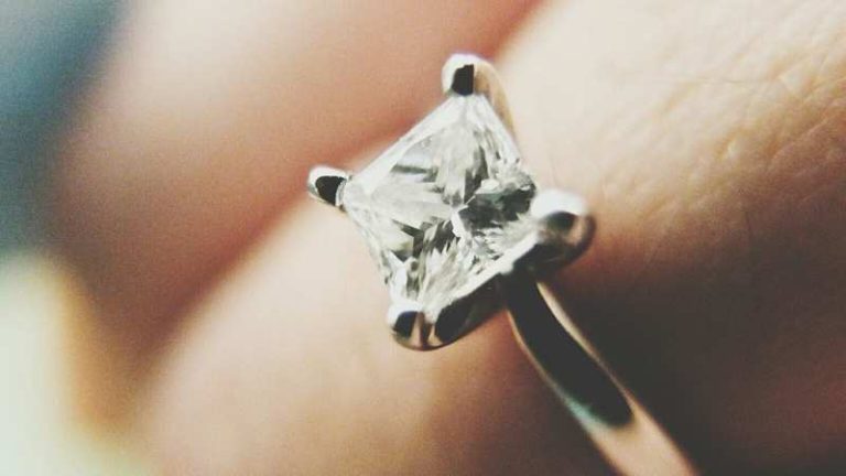 What Shape Diamond Looks Best On Fat Fingers? - Diamond101