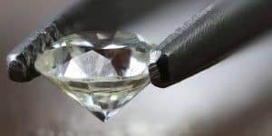 Do Diamonds Refract Light? - Diamond101